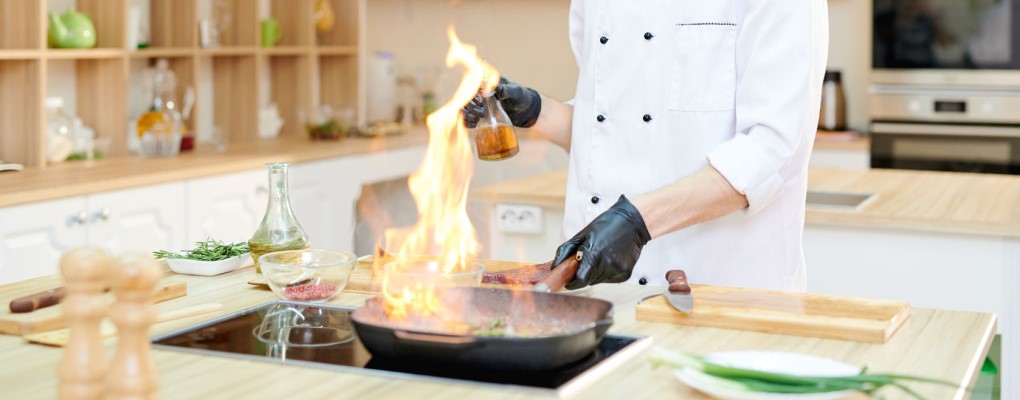 ¡Domina la técnica del flambeado con estos 8 tips! - Academy ...